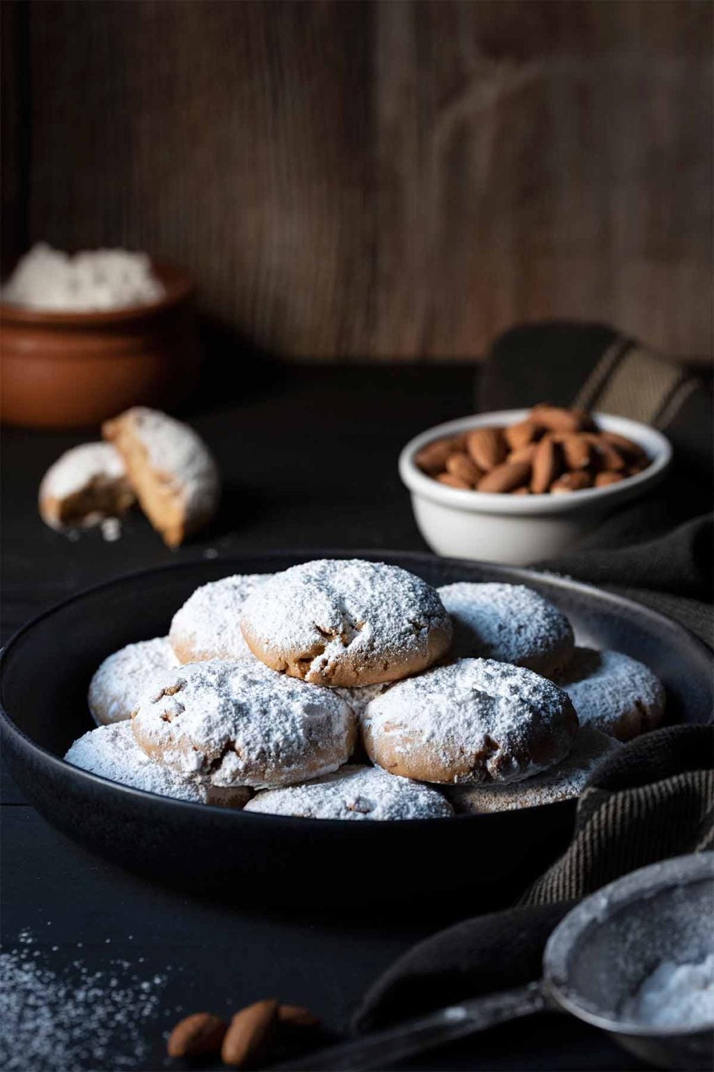 Kourabiedes (Greek butter cookies)