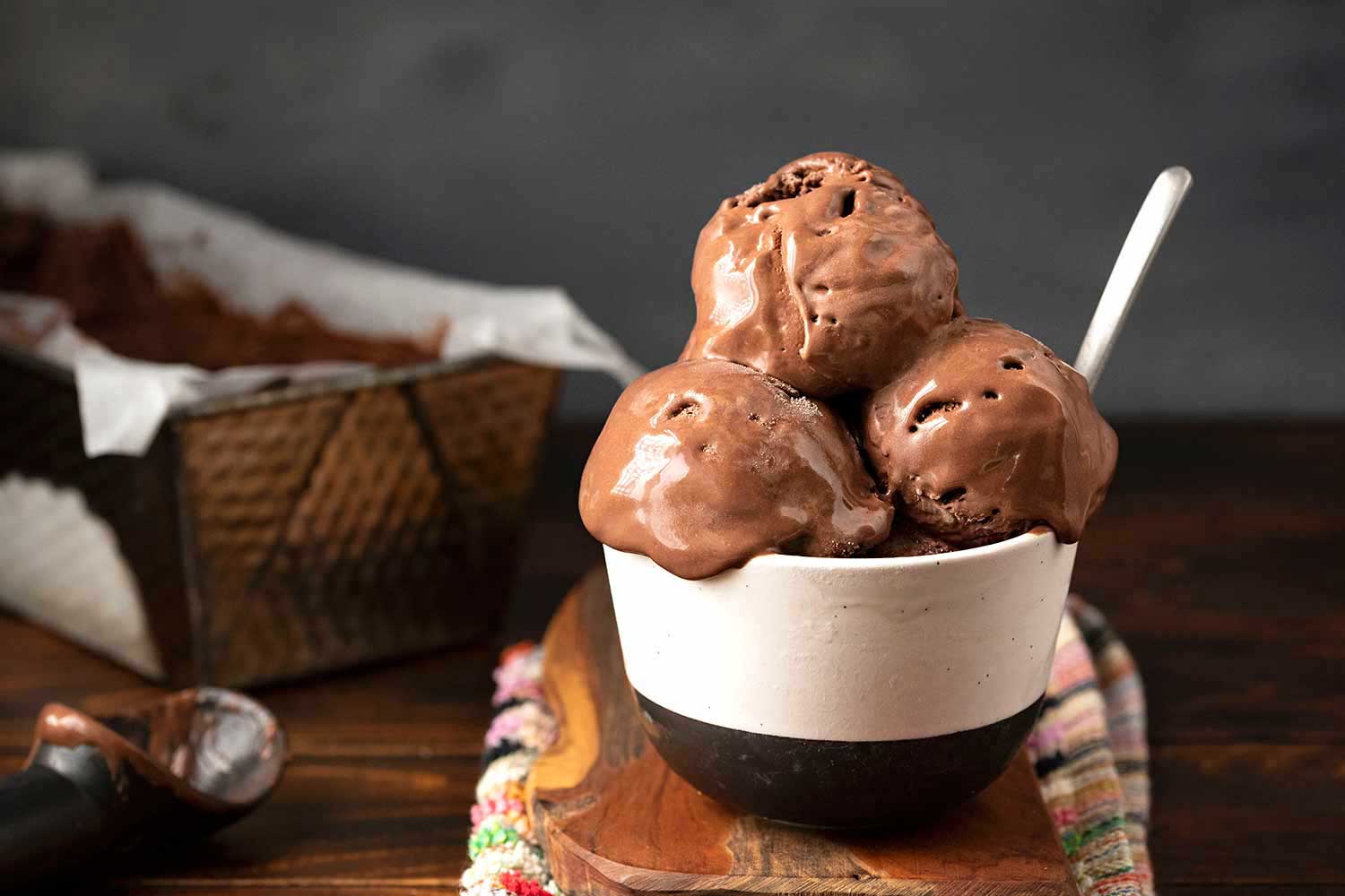Best chocolate ice cream recipe without machine (no eggs)