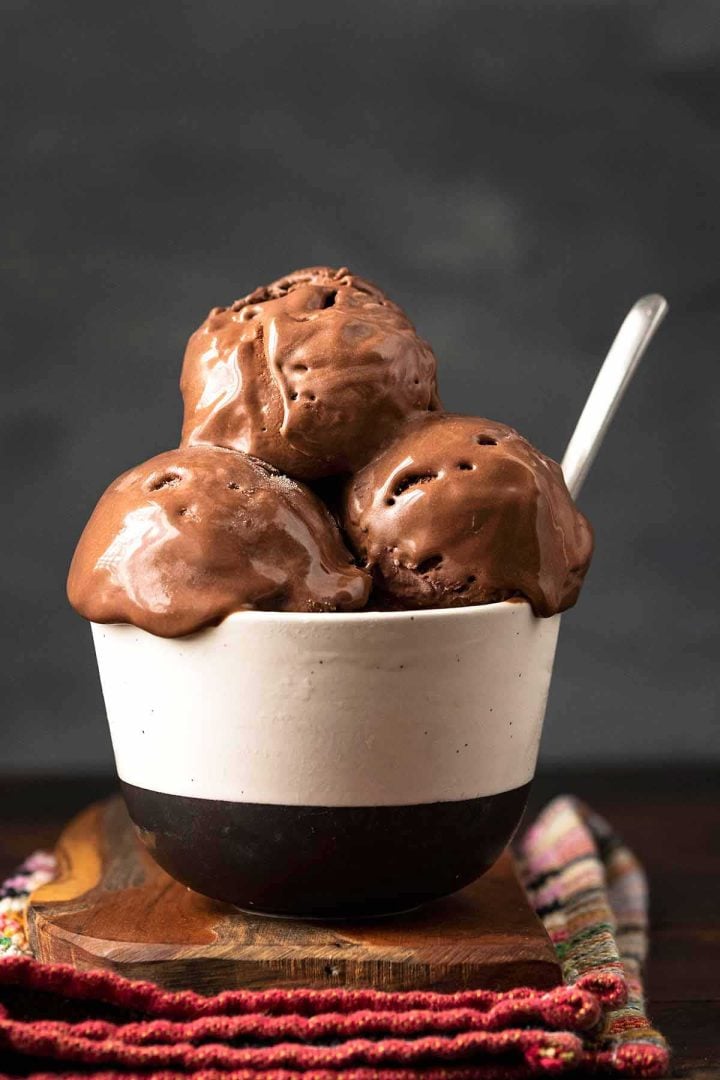 Best chocolate ice cream recipe without machine (no eggs)