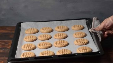 Best 4 ingredient peanut butter cookies (GF) - The Hungry Bites