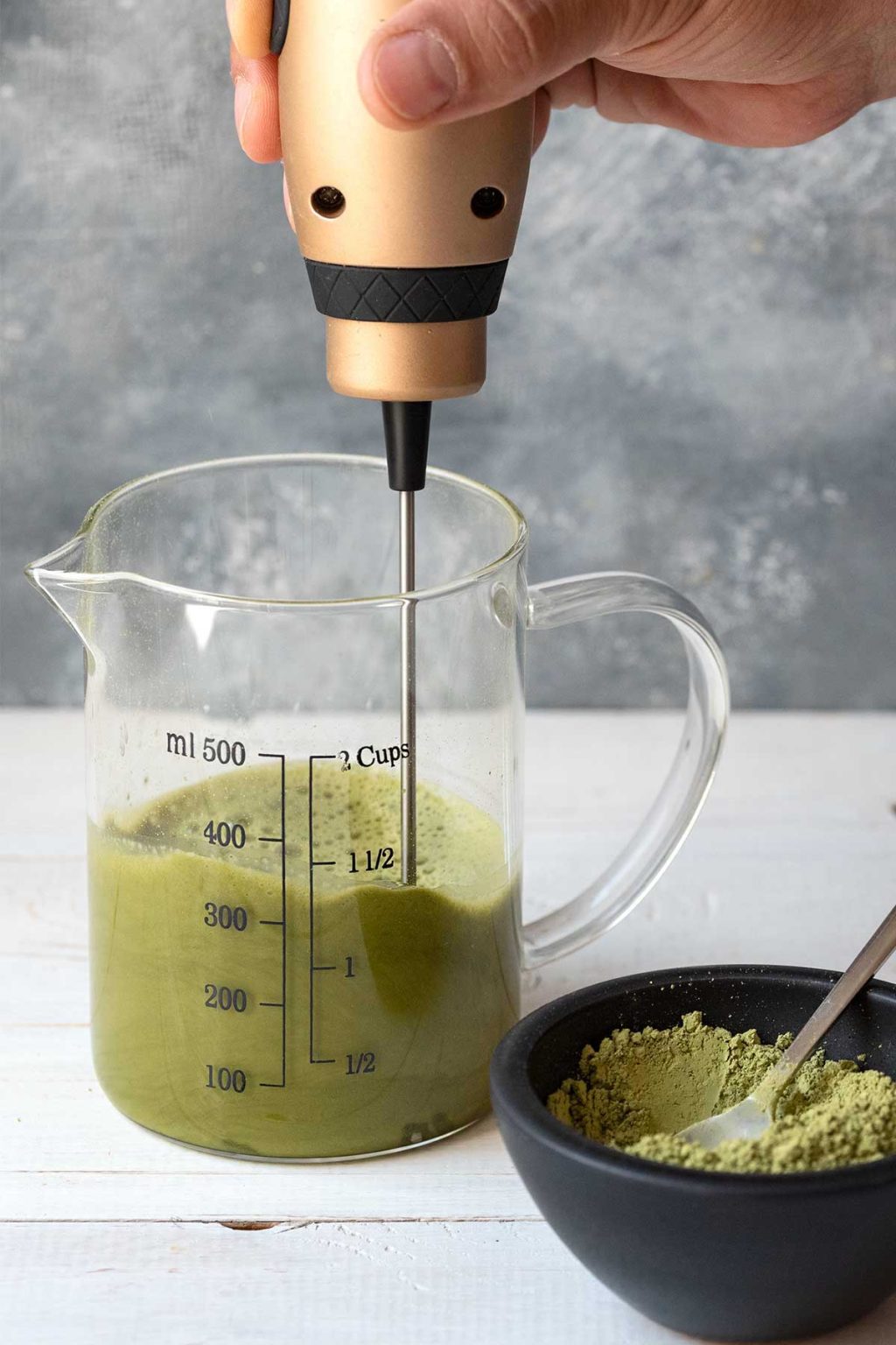 How to make iced matcha green tea latte recipe - The Hungry Bites